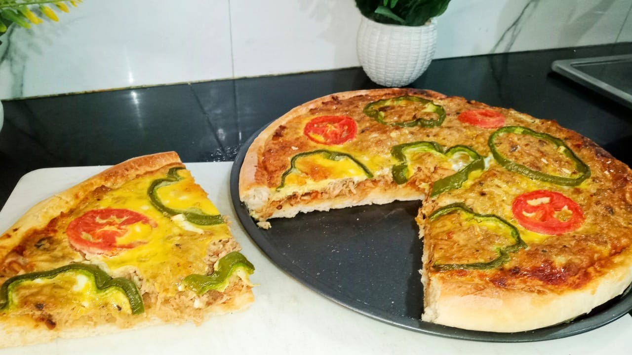 bakery style pizza || no cheese pizza recipe - YouTube