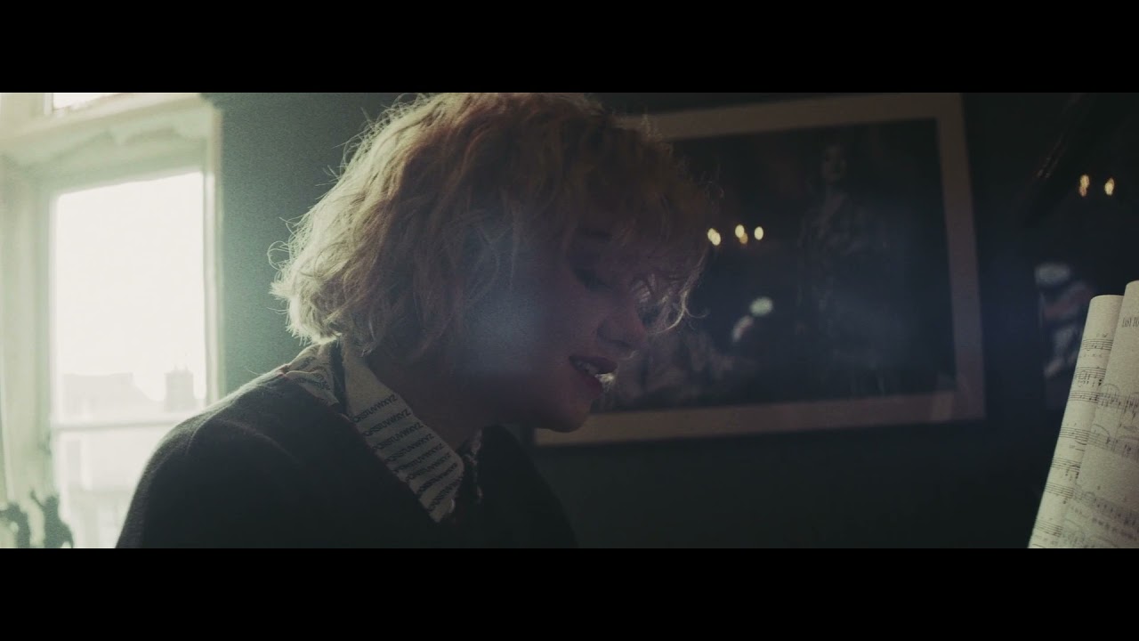 Ellur - Moments (Live BTS) - YouTube