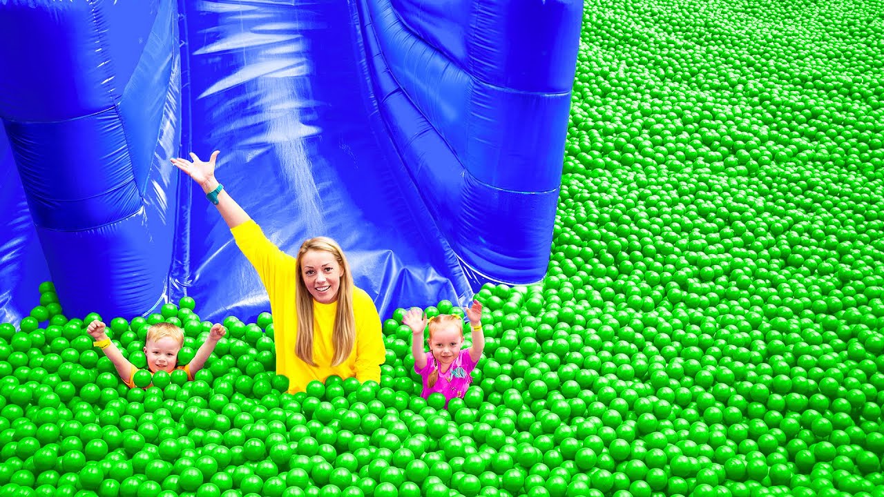 Indoor Playground for kids Fun with Alex and Gaby | doing Dry Ice ...