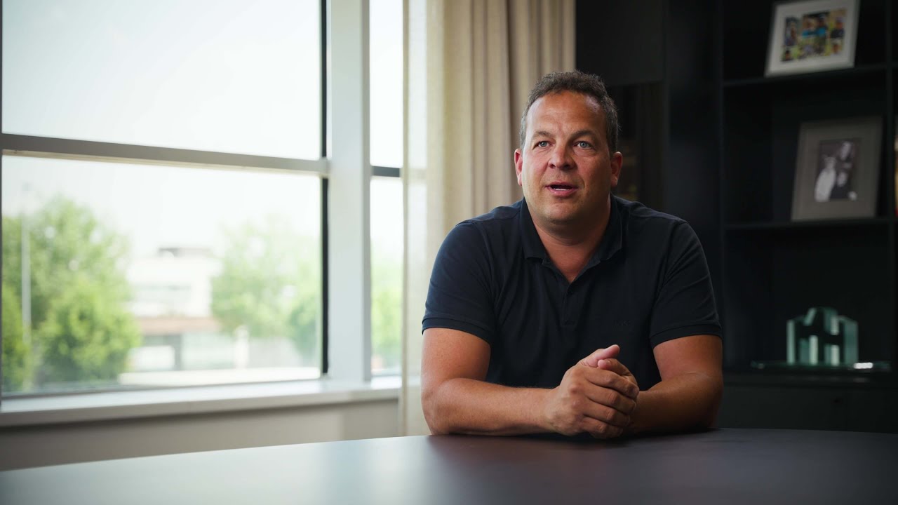Thijs Heezen MKB Ondernemer van het Jaar 2024 door WTC/e Brainport | M ...