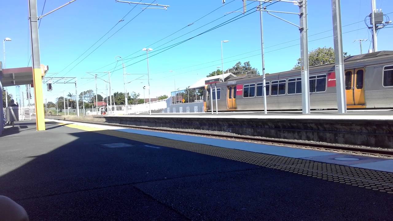 QR's 2195 Tiltlander service passing Lawnton station 25/6/2016. - YouTube