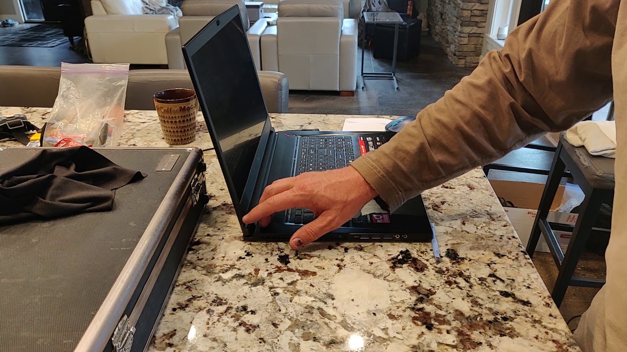 MSI GS73VR Hinge Repair - YouTube