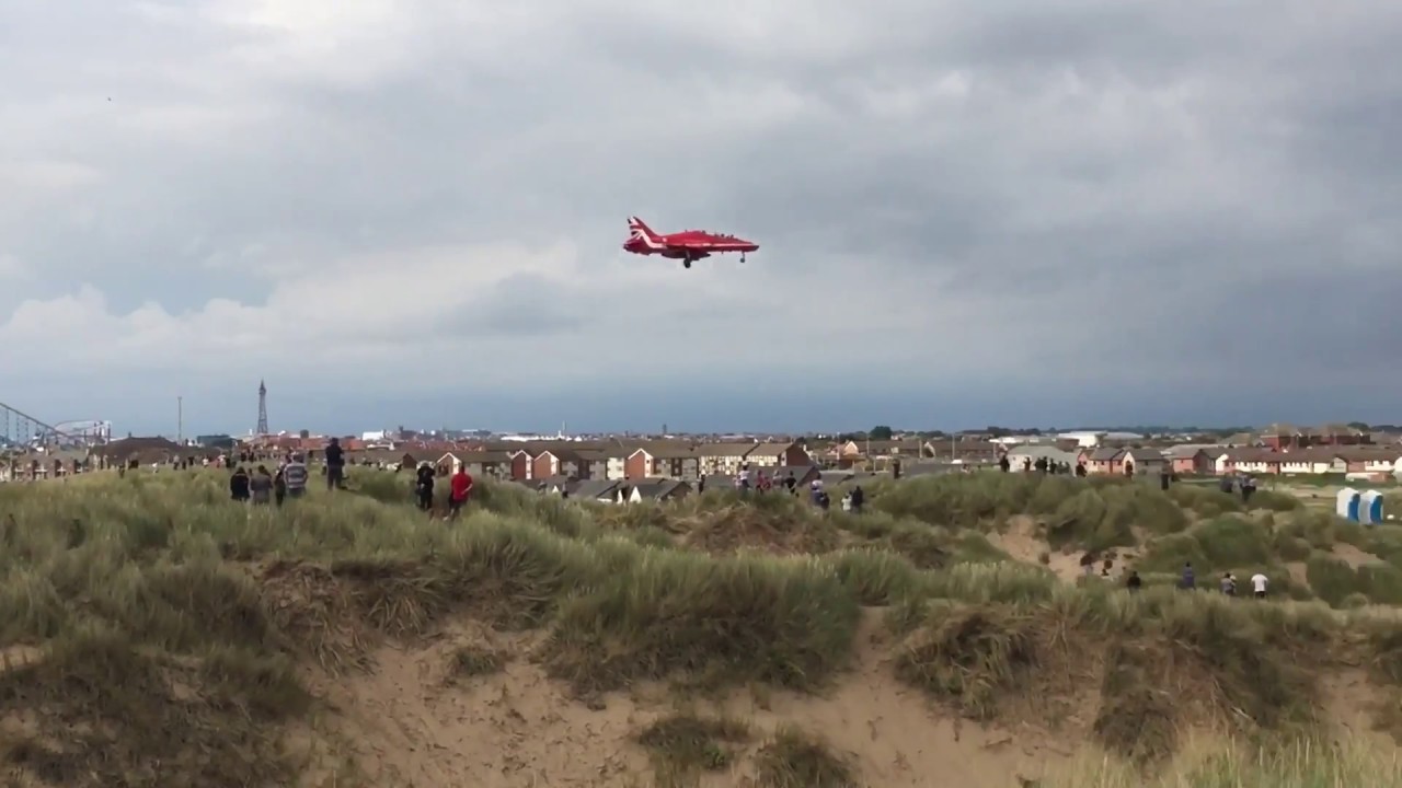 Red Arrows - Blackpool Air Show 2018 - YouTube