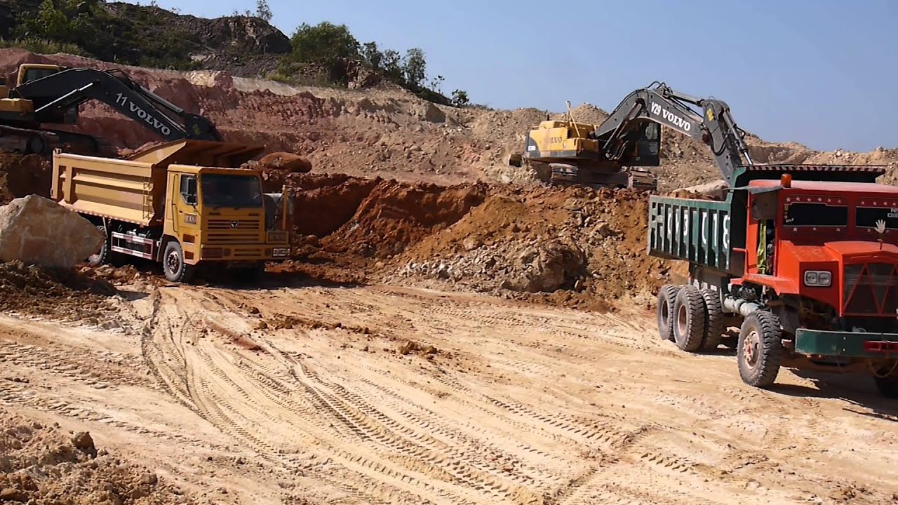 XCMG NXG5470DT Dump Truck and Lorri Hantu - YouTube