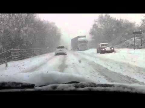 A40 Witney lorry stuck in snow carterton - YouTube