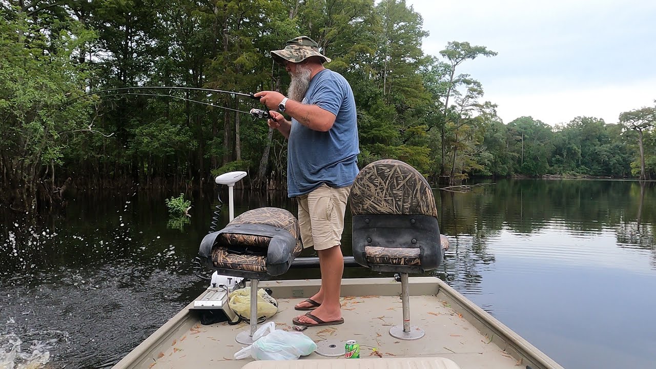 DAYTIME BUSH HOOKS AND FISHING WITH JOHNNY ON BLACK RIVER - YouTube