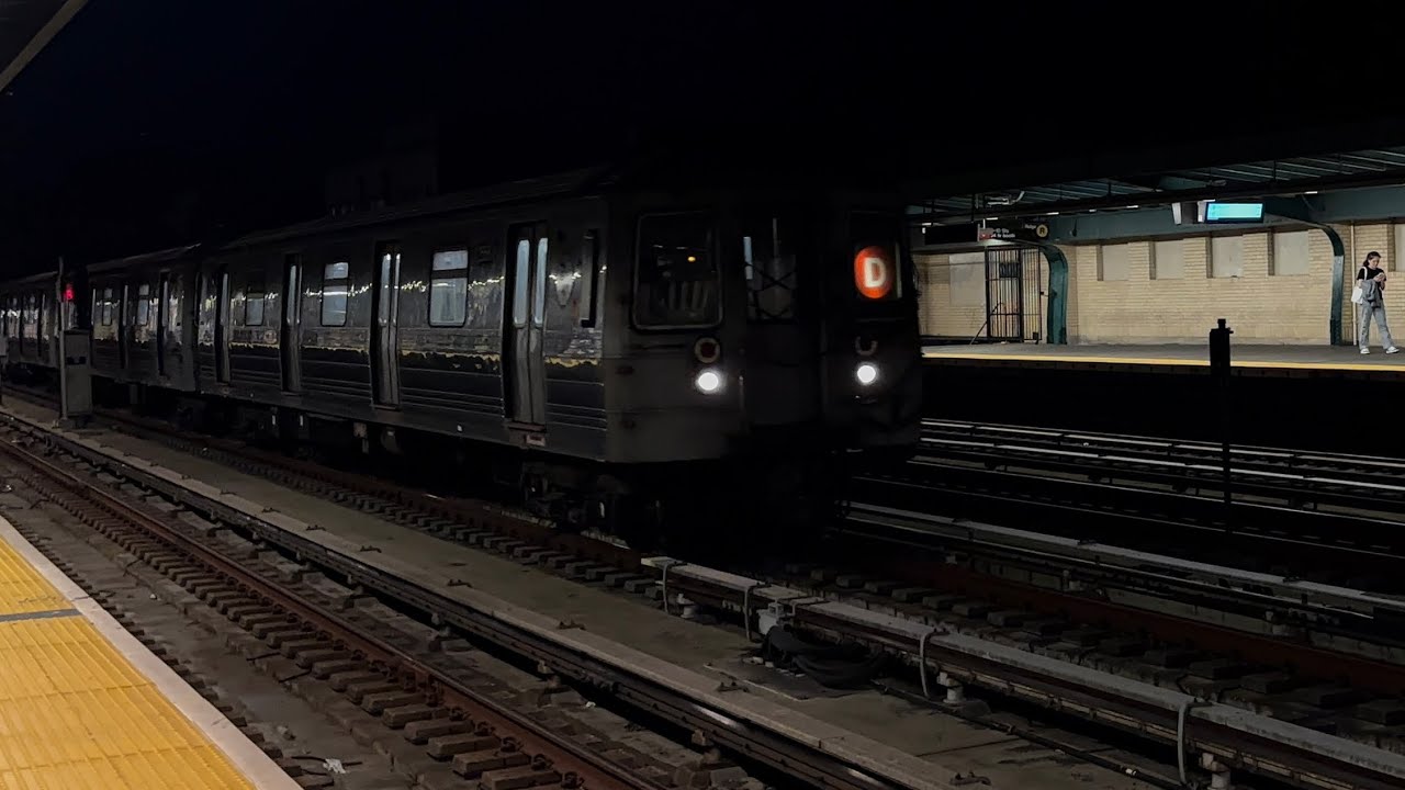 MTA NYCT Subway: R68 (D) train bypassing 4 Av-9 st station - YouTube