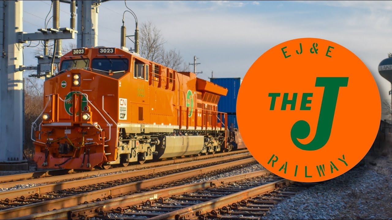 EJ&E Heritage Unit: CN 3023 plays Jingle Bells through Lake Villa - YouTube