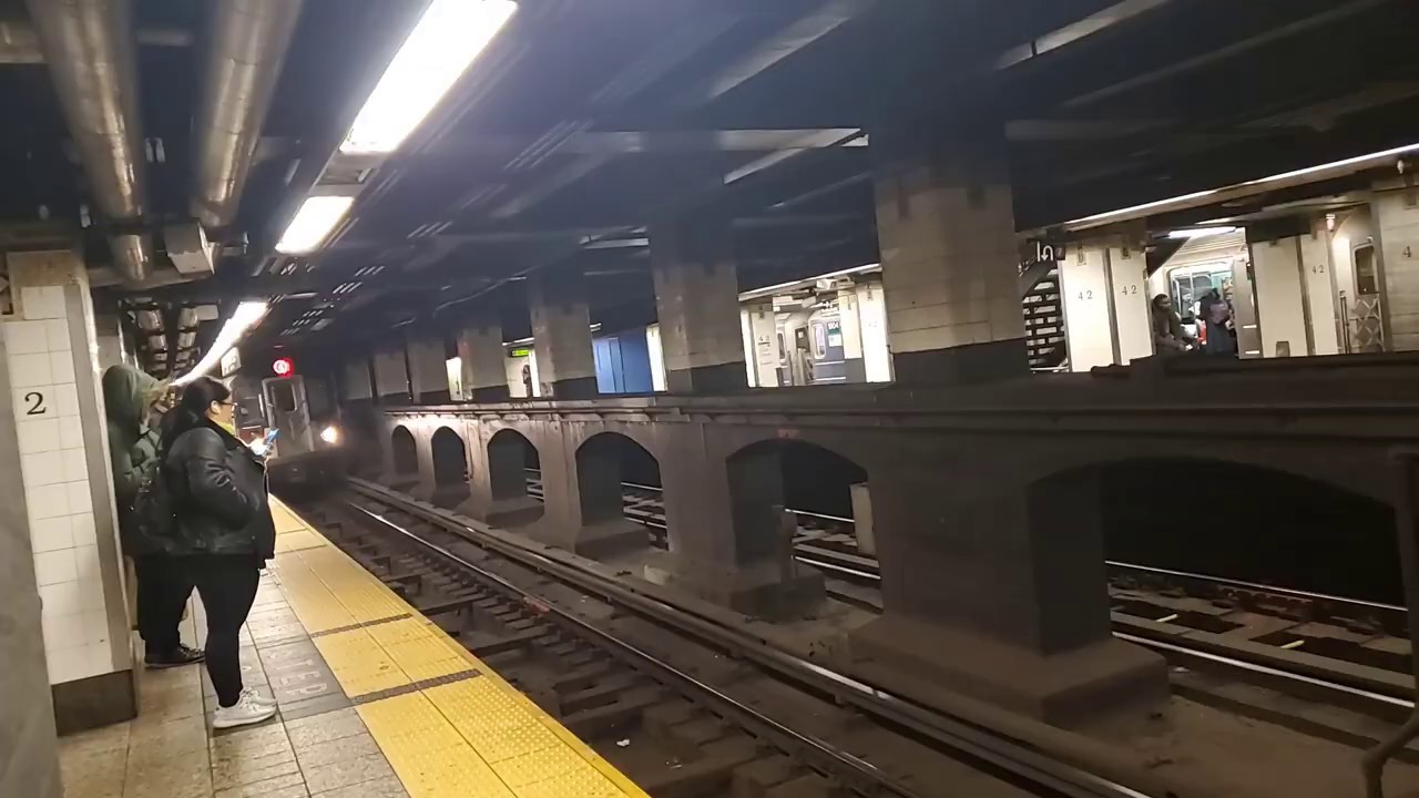 Lexington Avenue Line In Action At Grand Central 42nd Street - YouTube