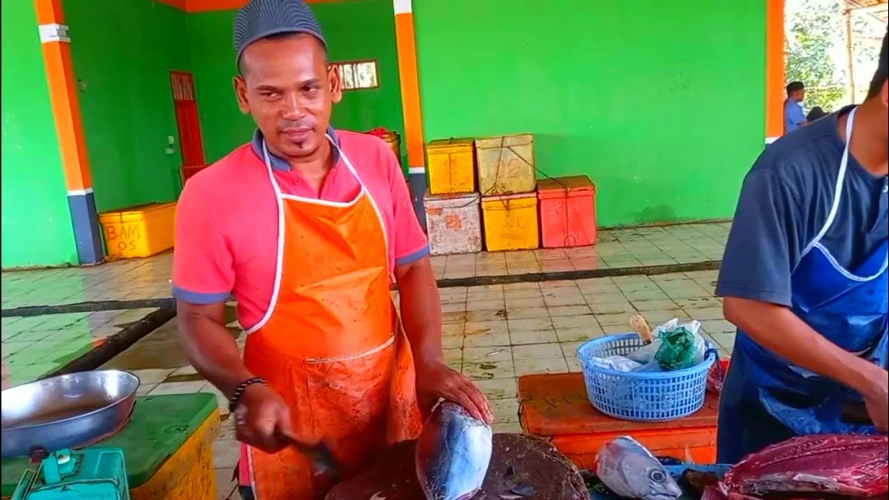 ISKANDAR NURDIN'S SWEET SMILE WHEN RECEIVING ORDER OF FRESH 25 KG ...
