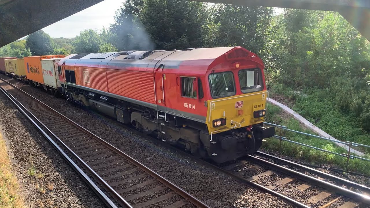 Class 66 + 220 Voyager | 66014 + 220026 | Tone | DB Cargo UK + Cross ...