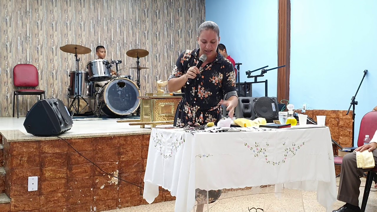 Missionária Cristiane Perri - YouTube