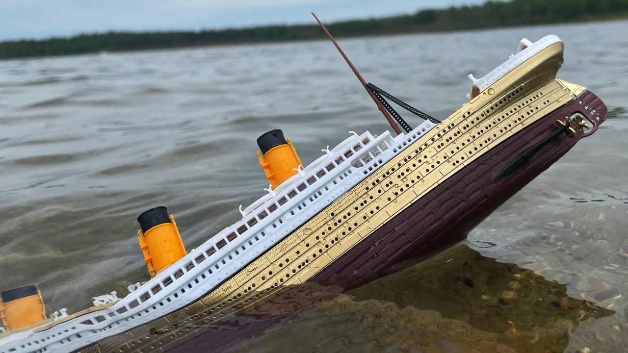 We Tested All the Ships on the Lake and the Sinking of Gold Titanic ...