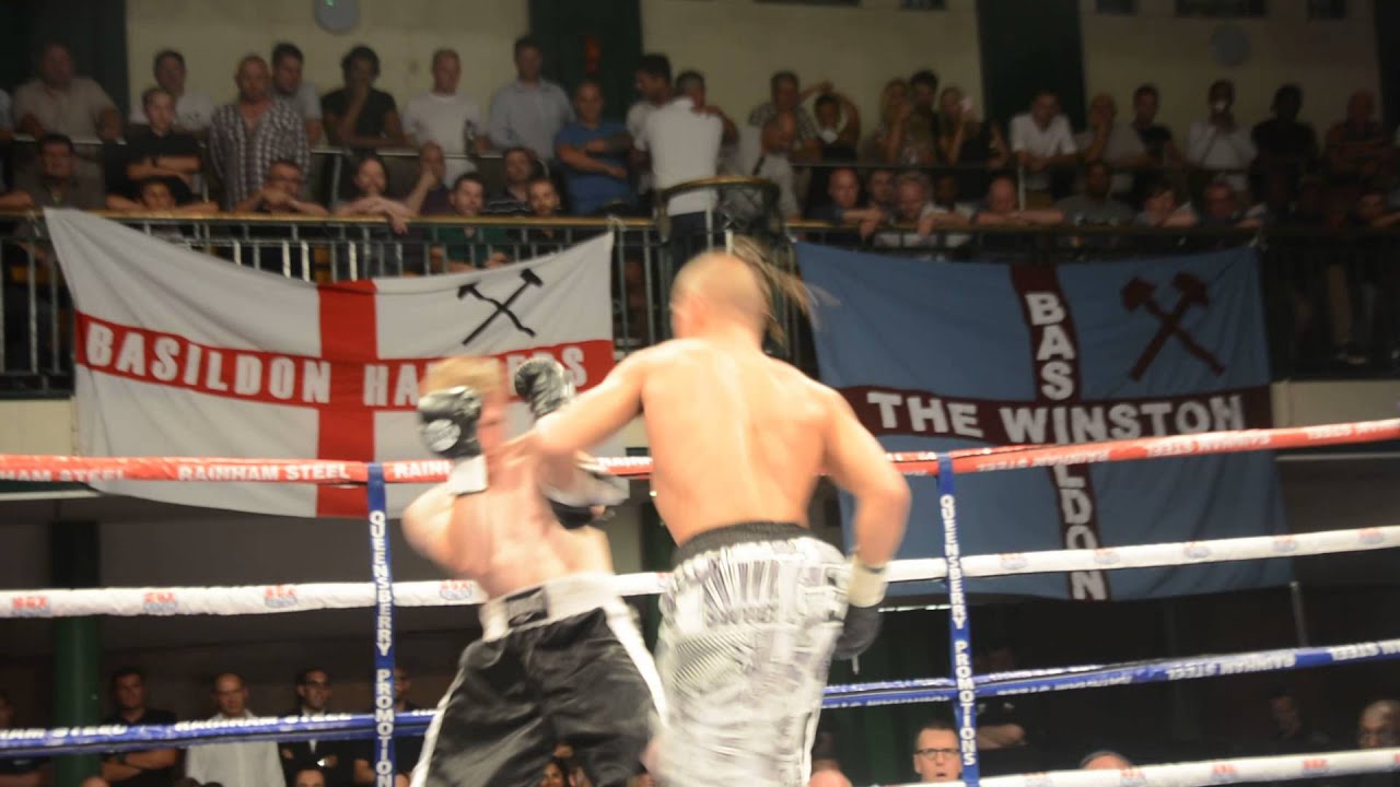 Ringside View of Romeo Romaeo Boxing at York Hall Bethnal Green - YouTube