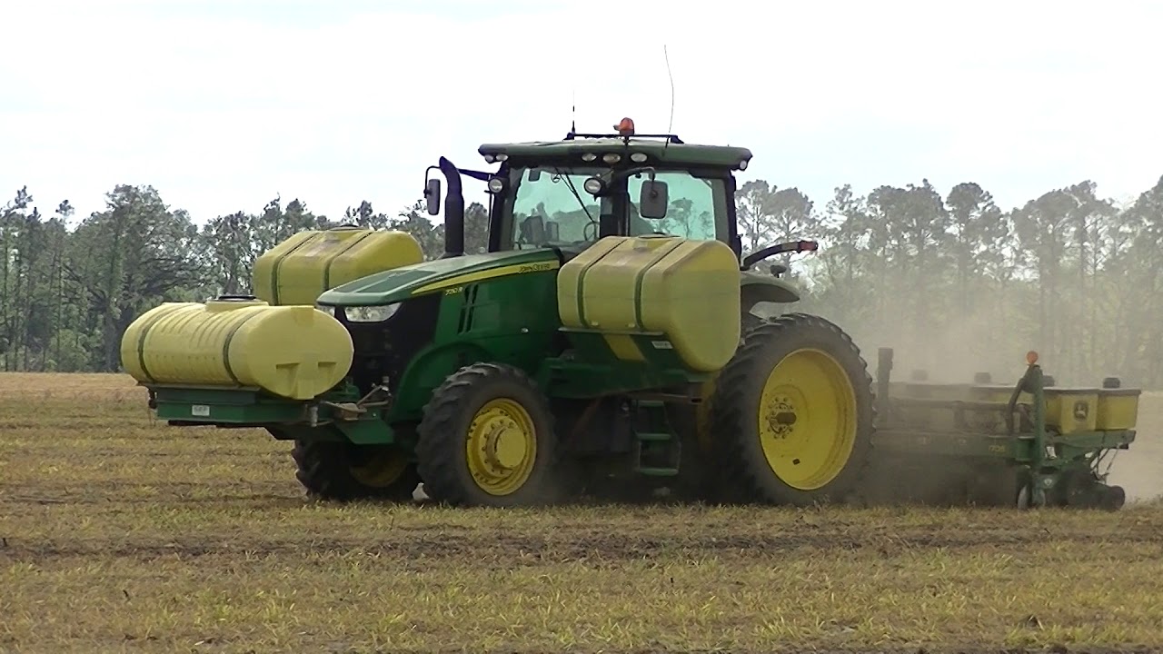 JOHN DEERE 7210R PLANTING SWEET CORN. GLEN HEARD FARMS 2019 CORN ...