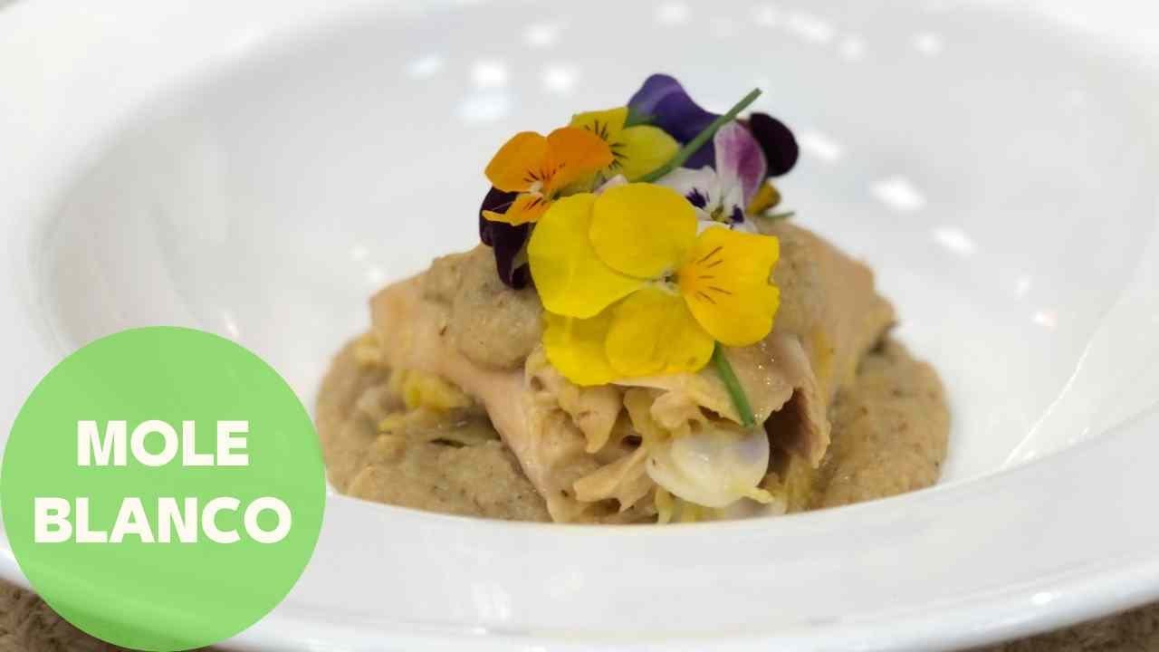 Mole Blanco: receta fácil de preparar y llena de sabor - YouTube