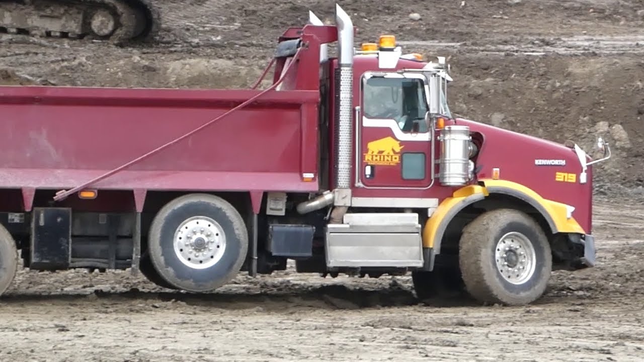 Excavator RESCUE Dump Truck STUCK Slippery Mud - YouTube