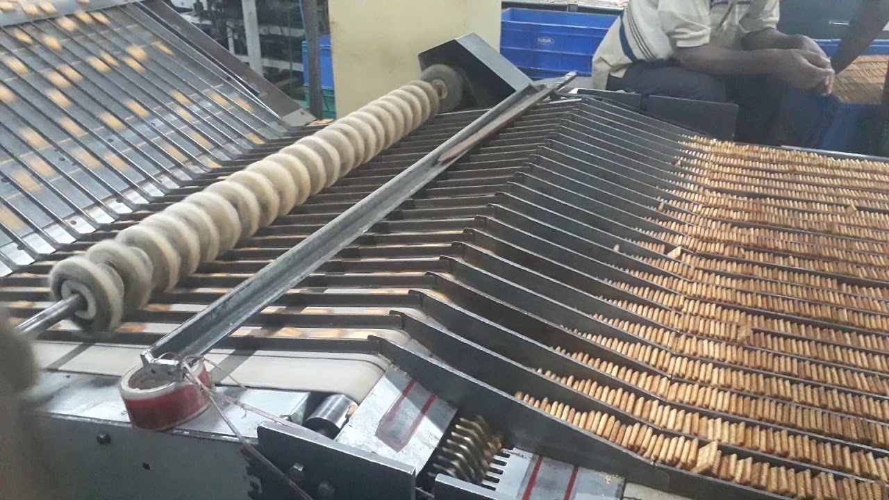 Biscuit Stacker... 100 mtr. Long oven.... Cracker Variety... - YouTube