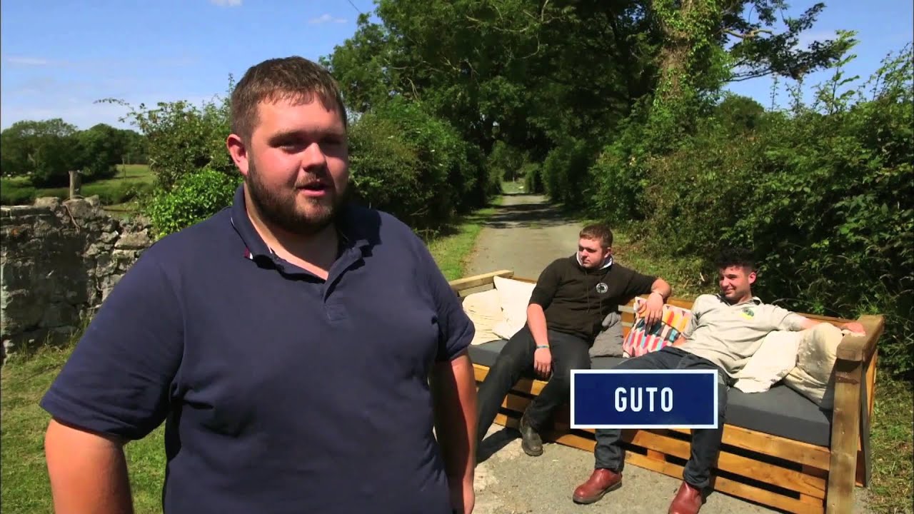 Fferm Ffactor - Brwydr y Ffermwyr : Tîm Owain - YouTube