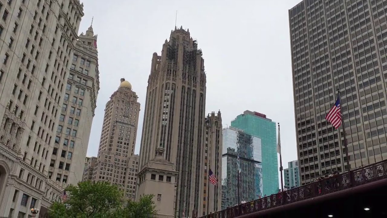 Beautiful Downtown Chicago fun history boat tour part 2 - YouTube