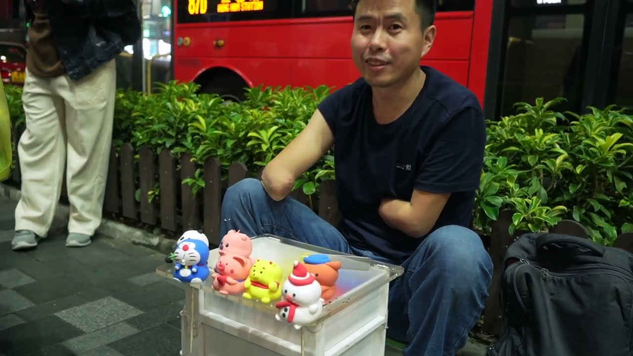 Handless Chinese Man Making Toys in the Streets of Hong Kong - YouTube