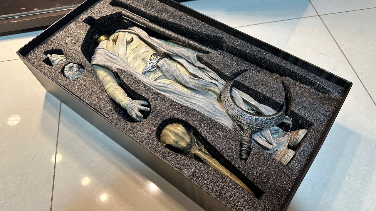 Unboxing of the Thundertoys 1/6 scale God of the Moon, aka Khonshu ...