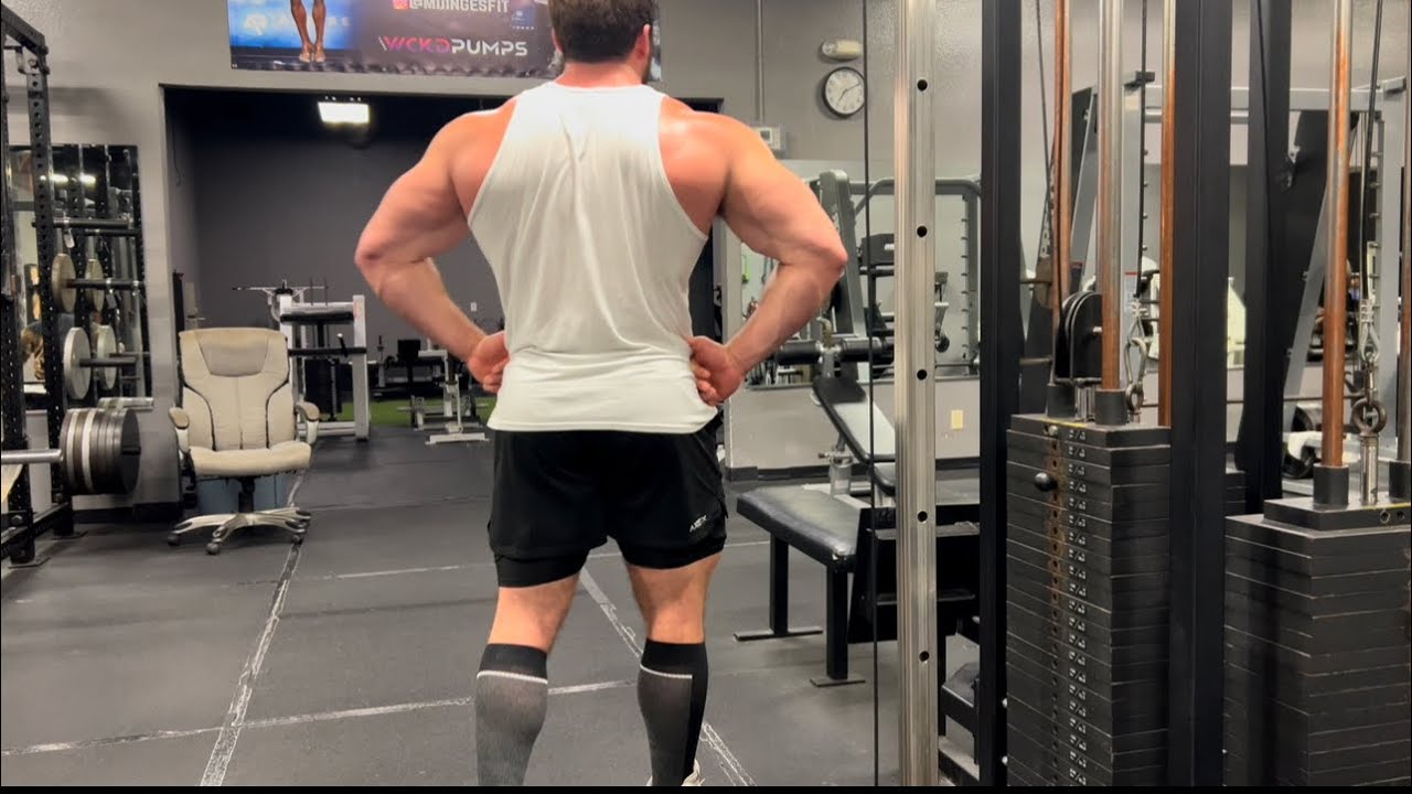 BUILDING A BODY BUILDER BACK - YouTube