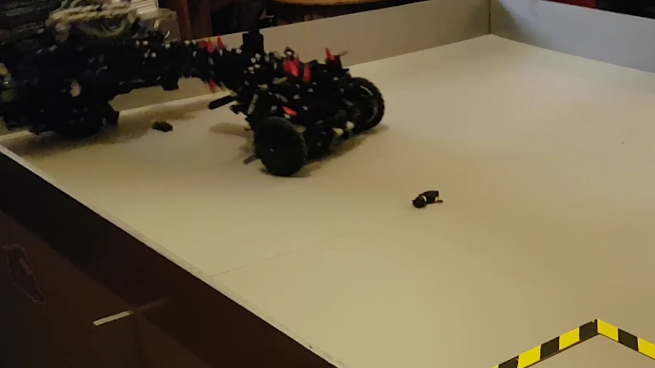 Robot Smith vs Robot Miles - Lego Robot Battle 09 (Dec 2020) - YouTube