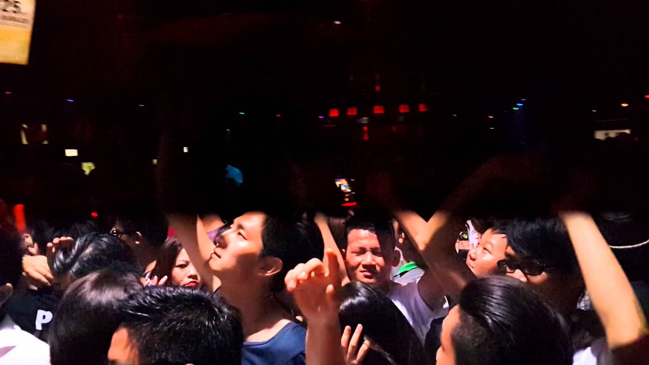 DJ Leng Yein rockin @Zouk Phuture Malaysia - YouTube