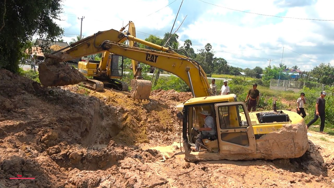 Amazing Caterpillar Excavator Stuck In Mud | 1Weeks ago | Getting ...