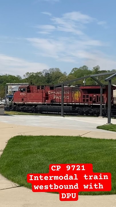 CP 9721 Intermodal Train in Wauwatosa #railfanning - YouTube