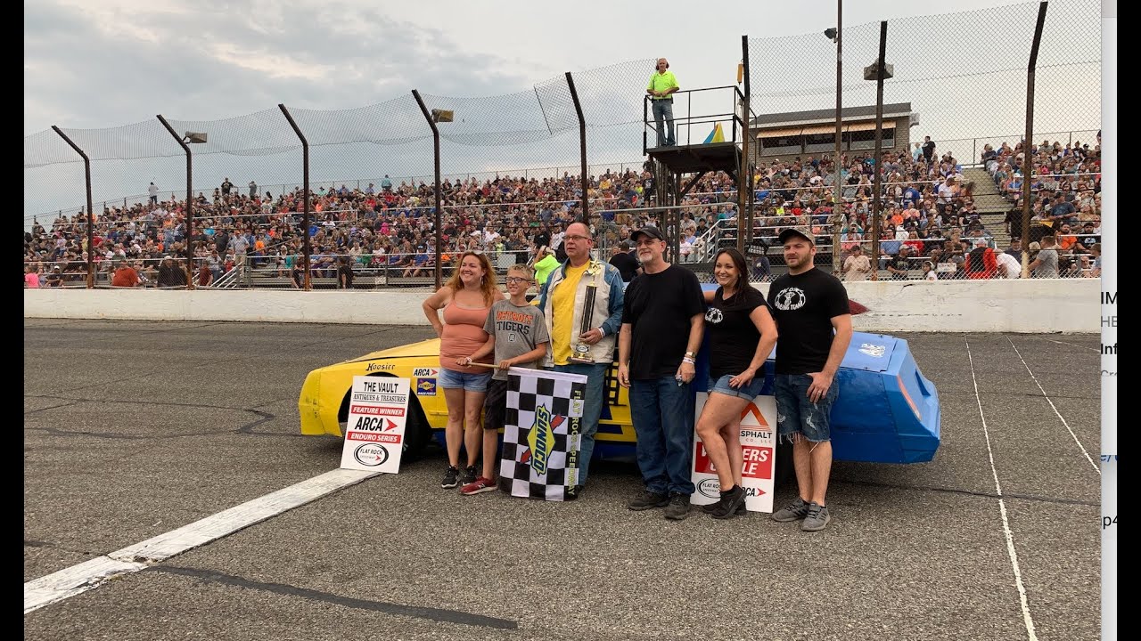 Big Night For WOW Racing at the School Bus Figure 8's! - YouTube