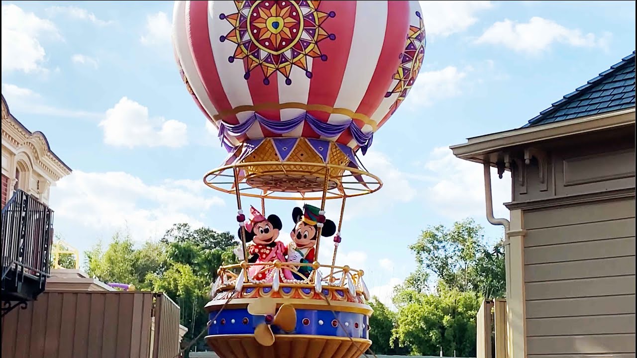 Disney's Magic Kingdom - Day Parade - YouTube