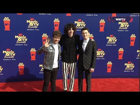 Stranger Things cast arrive at 2019 MTV Movie and TV Awards - YouTube