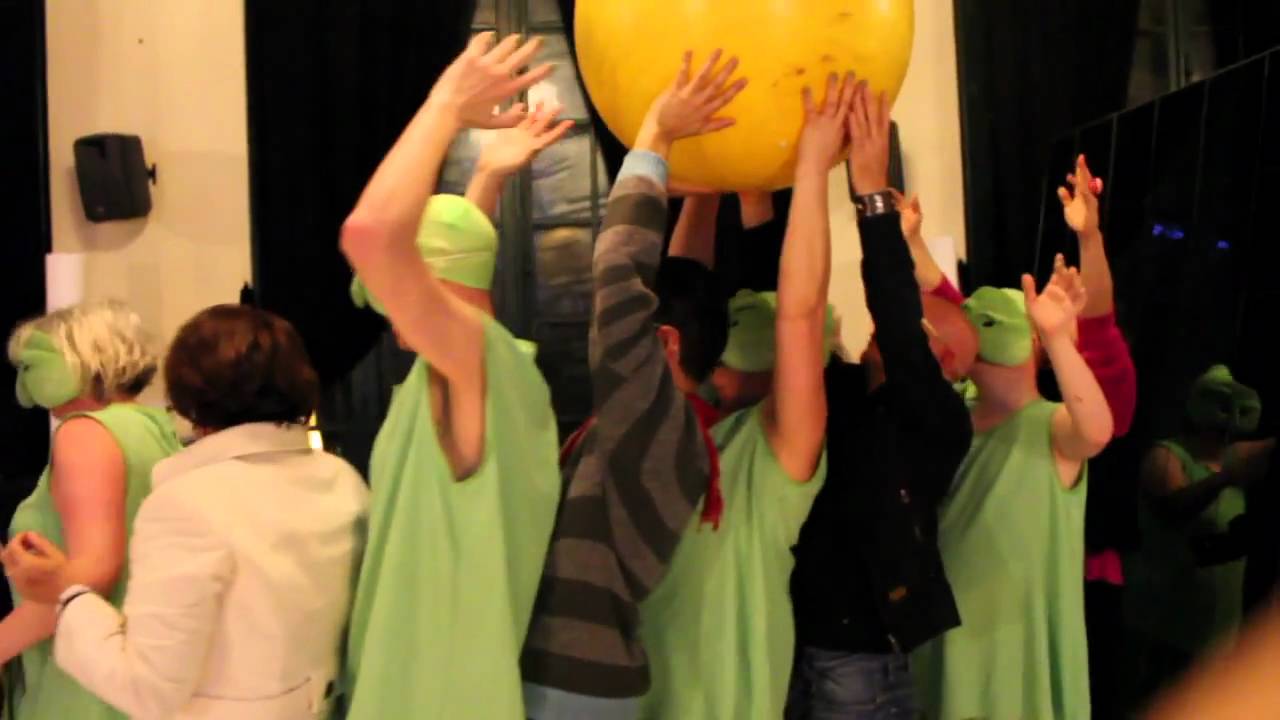 2011 Escena Mobile | Performance | Hijinx Theatre "The Family" - YouTube