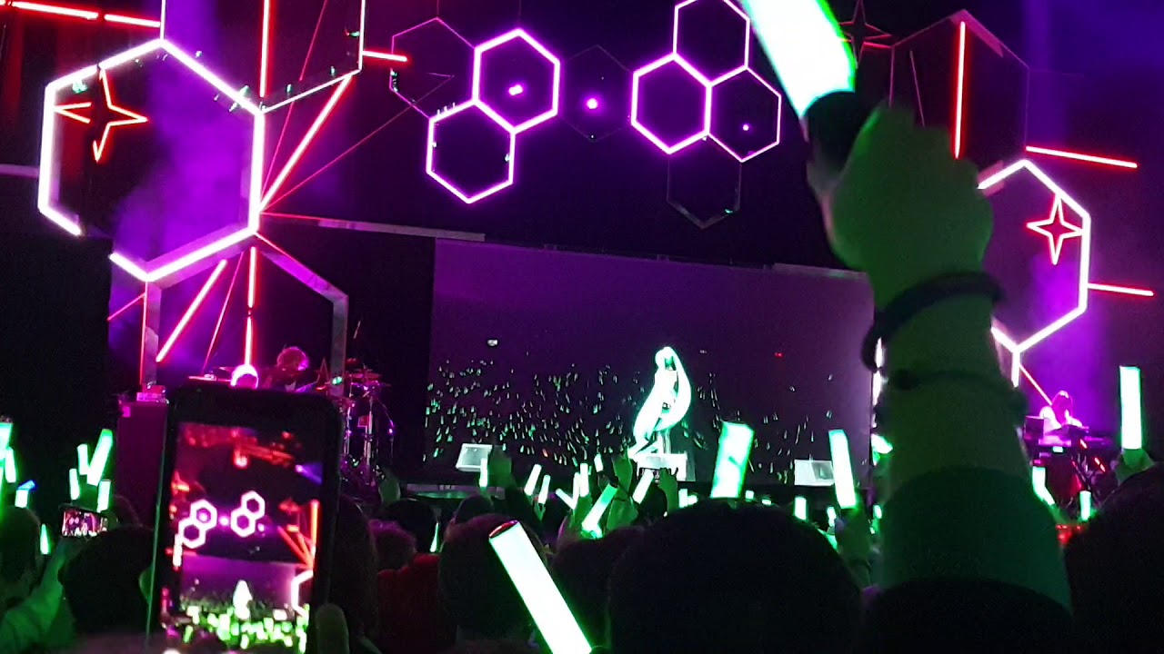Hatsune Miku - Hyper Reality Show - Live London 2020 - YouTube