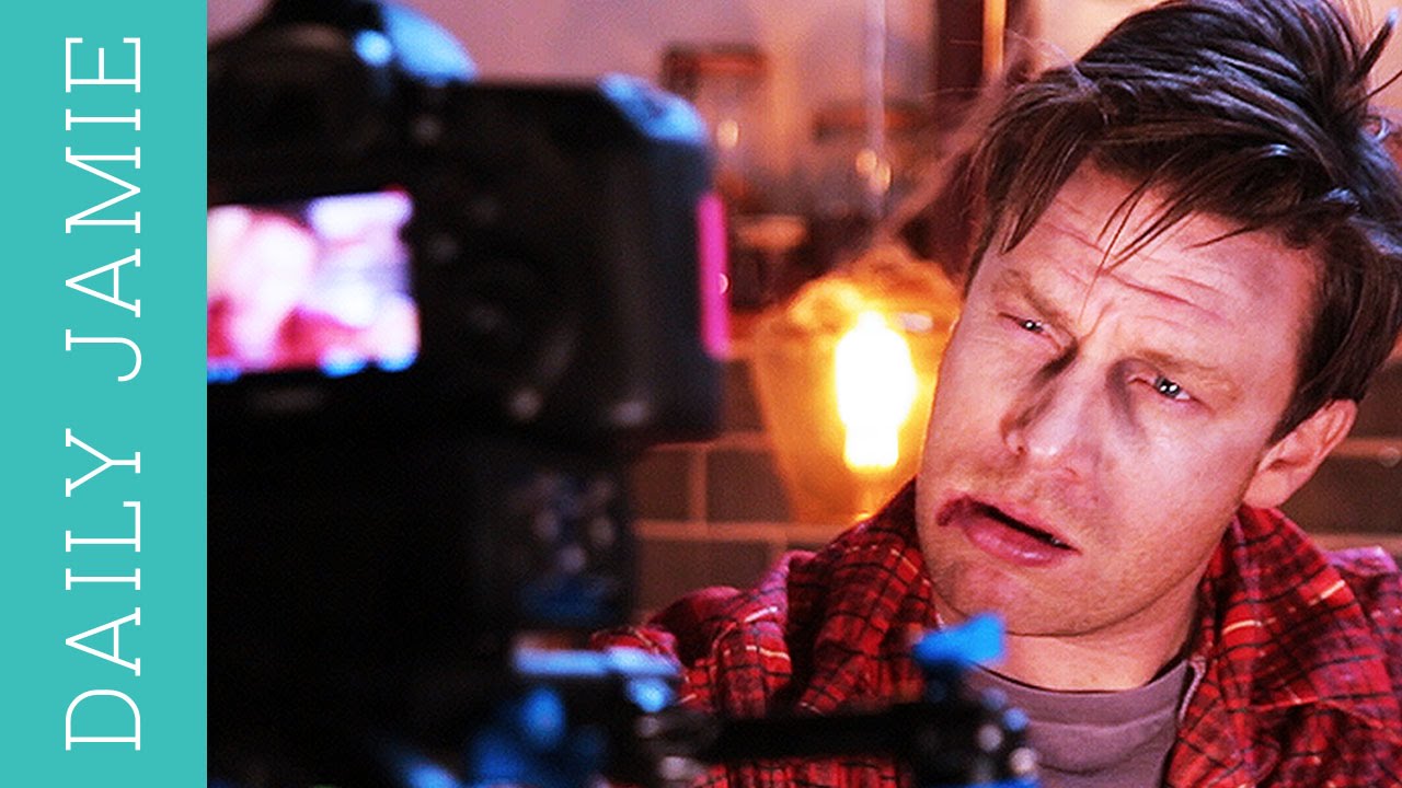 ZOMBIE APOCALYPSE! | #JamiesSuperFood | Daily Jamie - YouTube