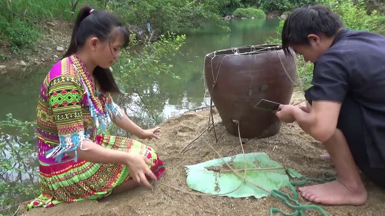 Amazing Fishing: Unique Primitive Fishing Skills Catch Big Fish On The ...