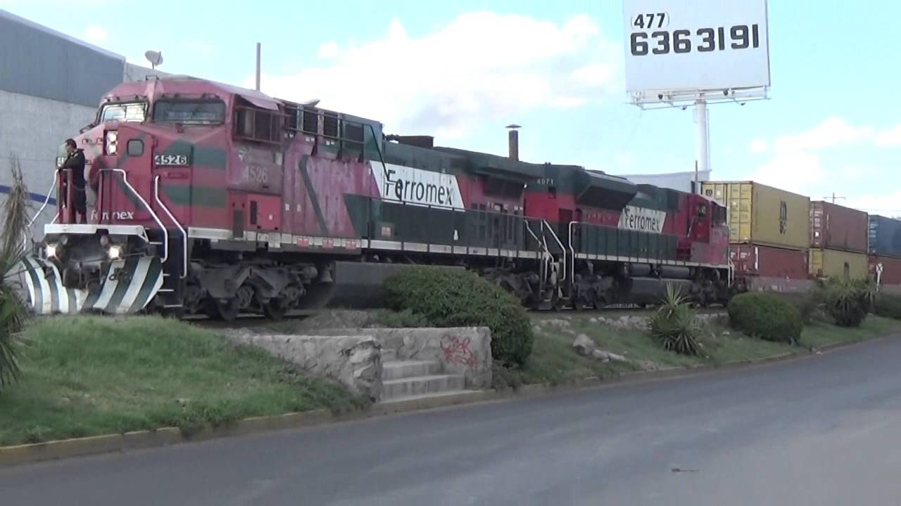 Ferromex 4526 Intermodal - YouTube
