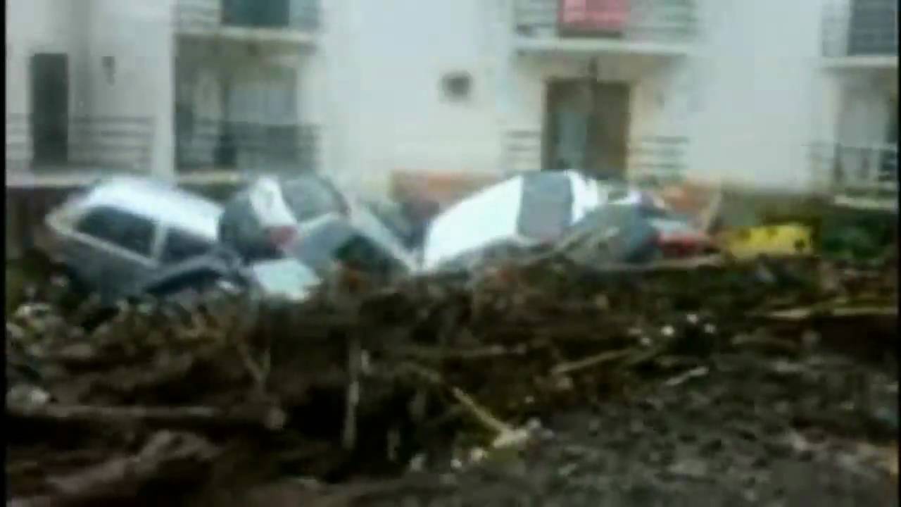 Dramatic footage captured of Madeira floods - YouTube