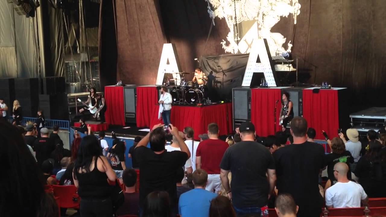 Asking Alexandria - The Final Episode [Live] - YouTube