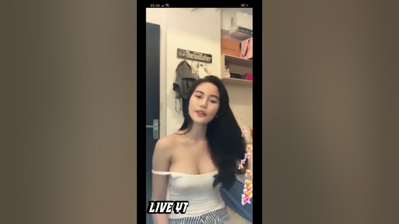 CEWE MONTOK DIVA SIREGAR LIVE BIGO HOT NO BRA PAMER BELAHAN - YouTube