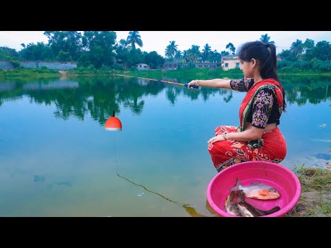 Fishing Video || Sweet Girl Knows the Technique of Catching Fish from the Pond Using the Right Bait