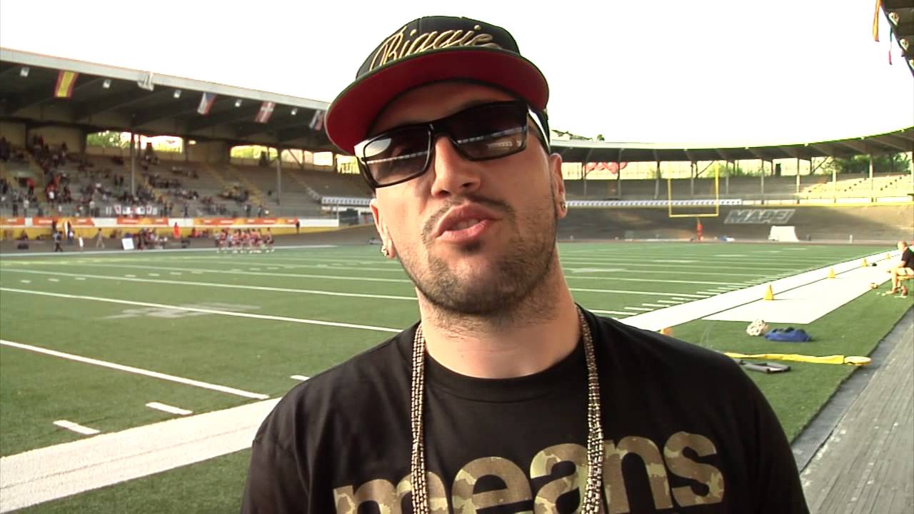 BLEK MACIGNO E L'INNO DEI RHINOS MILANO - YouTube