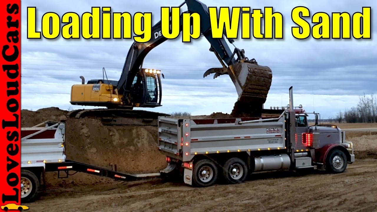 John Deere 290C Excavator loading sand - YouTube