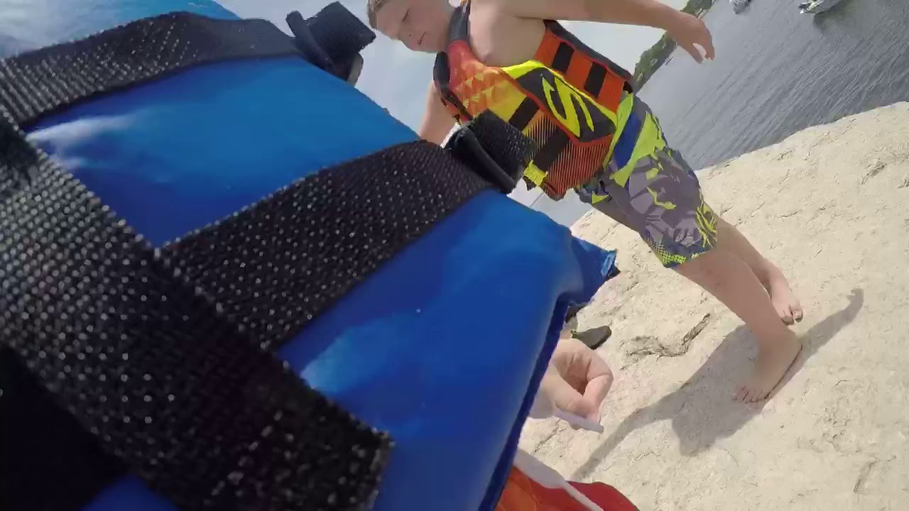 Peyton and Brooks cliff jump - YouTube