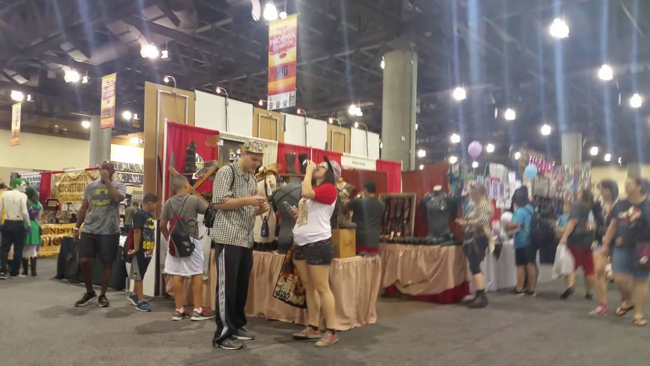 Phx comicon: vendors hall - YouTube