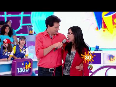 @Janaine puxa o tapete de Celso Portiolli e apresenta o Domingo Legal ao vivo