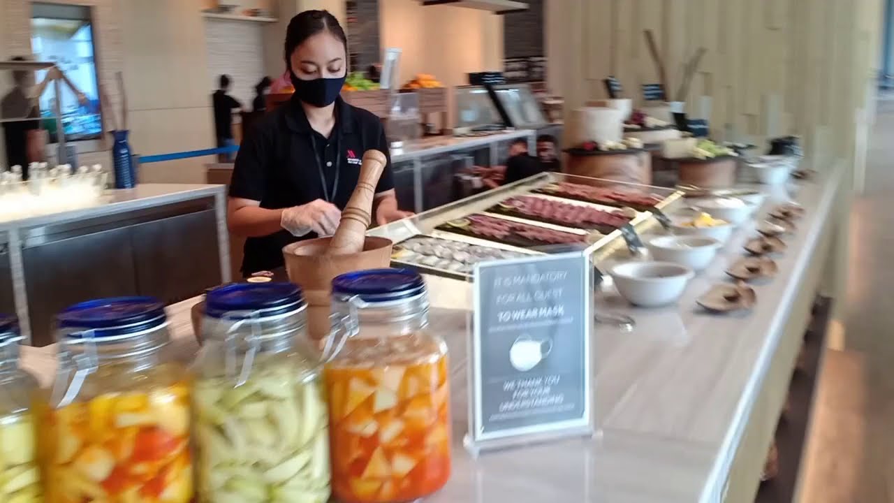 Buffett Breakfast Menu in Marriott Batam Harbour Bay - YouTube