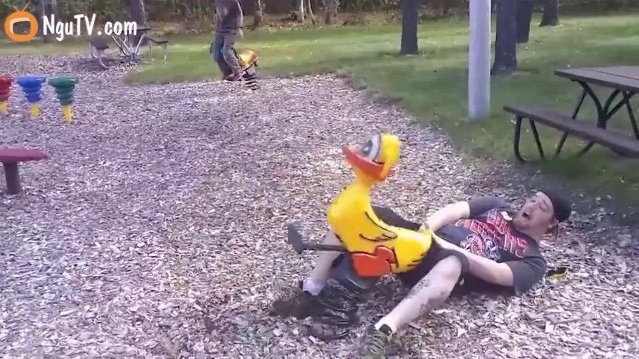 Fun time at the playground - Playgrounds are Failgrounds - funny ...